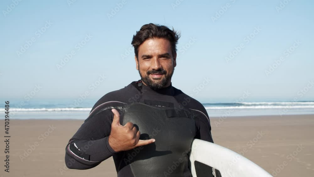 Vídeo do Stock: Front view of happy surfer looking at camera, showing ...