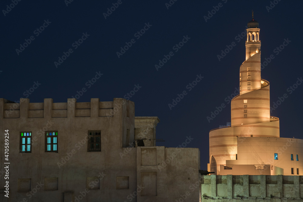 Foto de Doha,Qatar,04,24,2019. A beautiful night view of the Abdullah ...