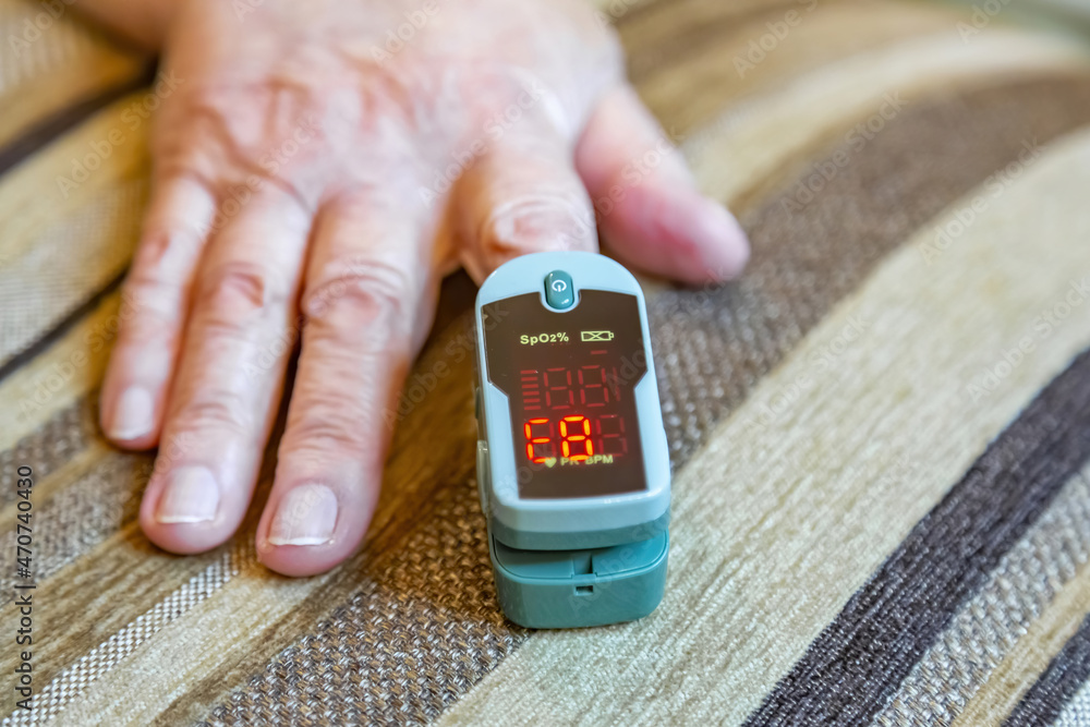 Compact plastic pulse oximeter. Medical diagnostic device for non ...