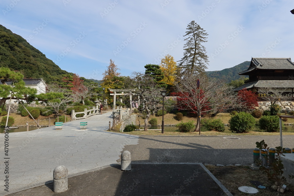The entrance of the access to Kikkou-jinjya Shrine and Kinunkaku in ...