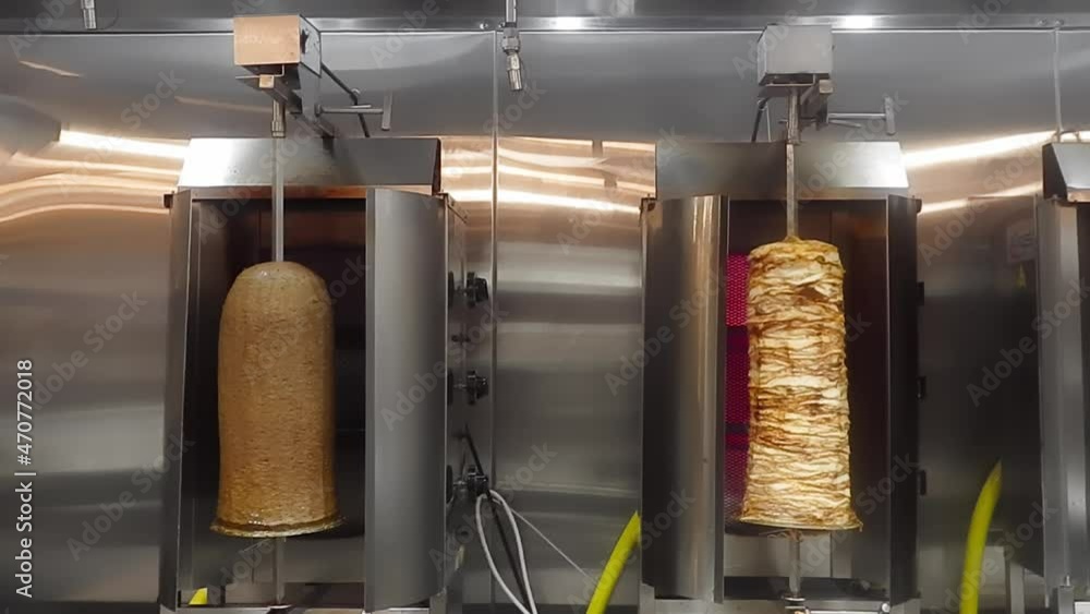 Vidéo Stock 4k Loop4-4 Beef Donair on the left and Chicken Shawarma on ...