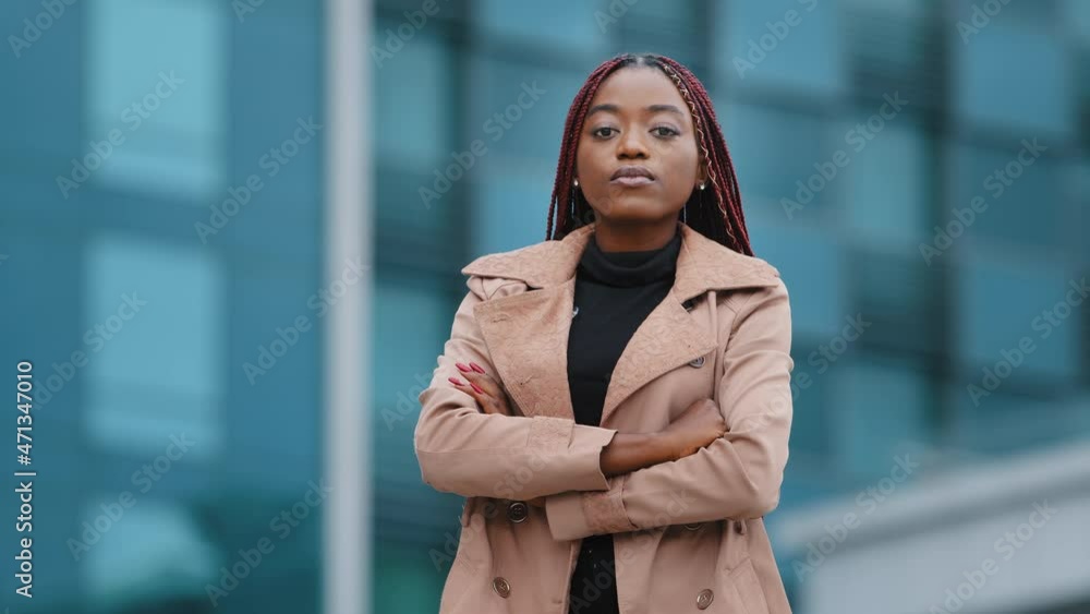 Serious concentrated young african american girl with afro hairstyle ...