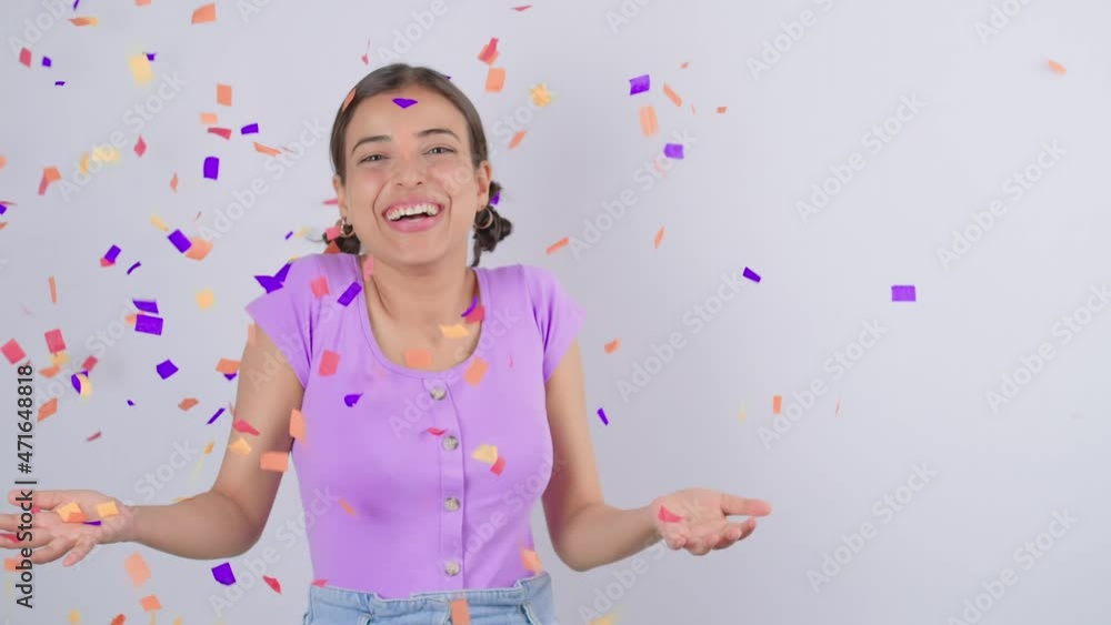 Video Stock A young cheerful happy indian Asian cute female dancing ...