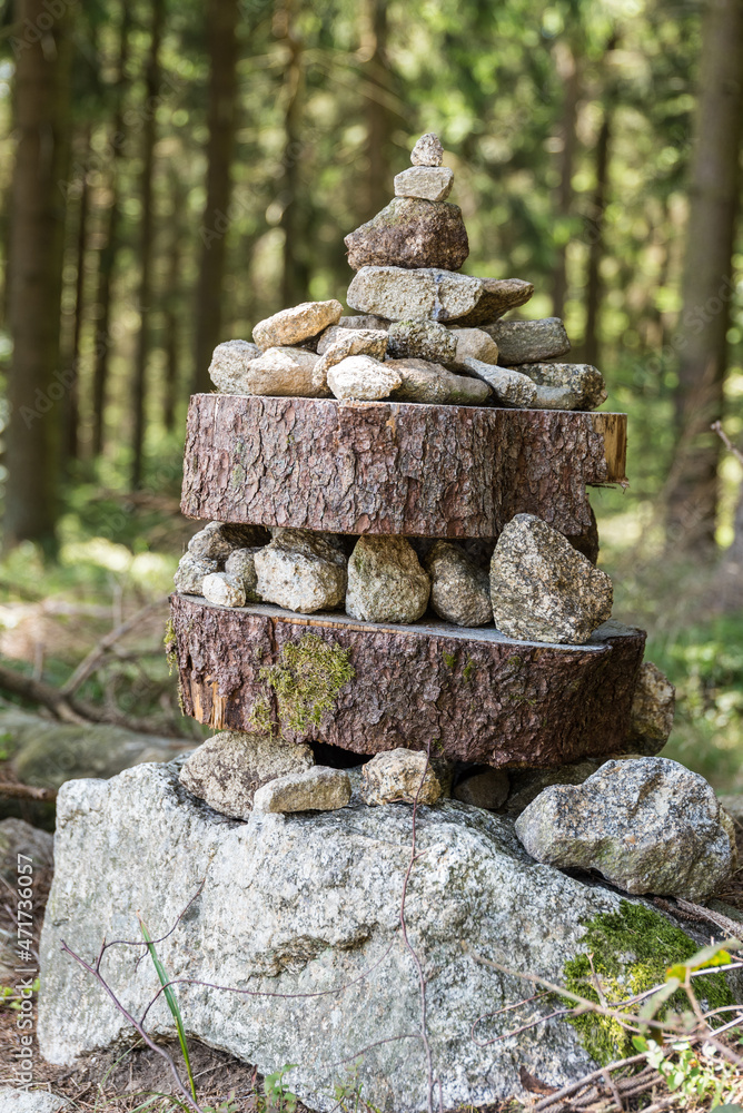 Steine stapeln und türmen - Naturerlebnis Stock Photo | Adobe Stock