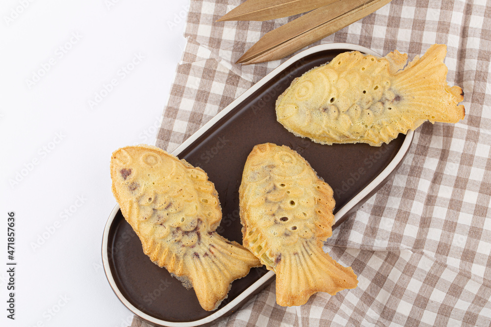 Crispy and warm fish-shaped buns, popular Korean street foods in winter ...