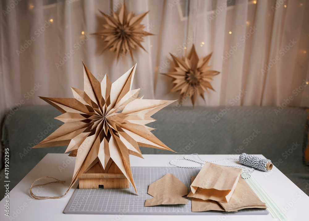 Making of DIY paper bag stars with brown paper lunch bags, craft ...