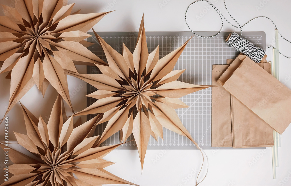 Making of DIY paper bag stars with brown paper lunch bags, craft ...
