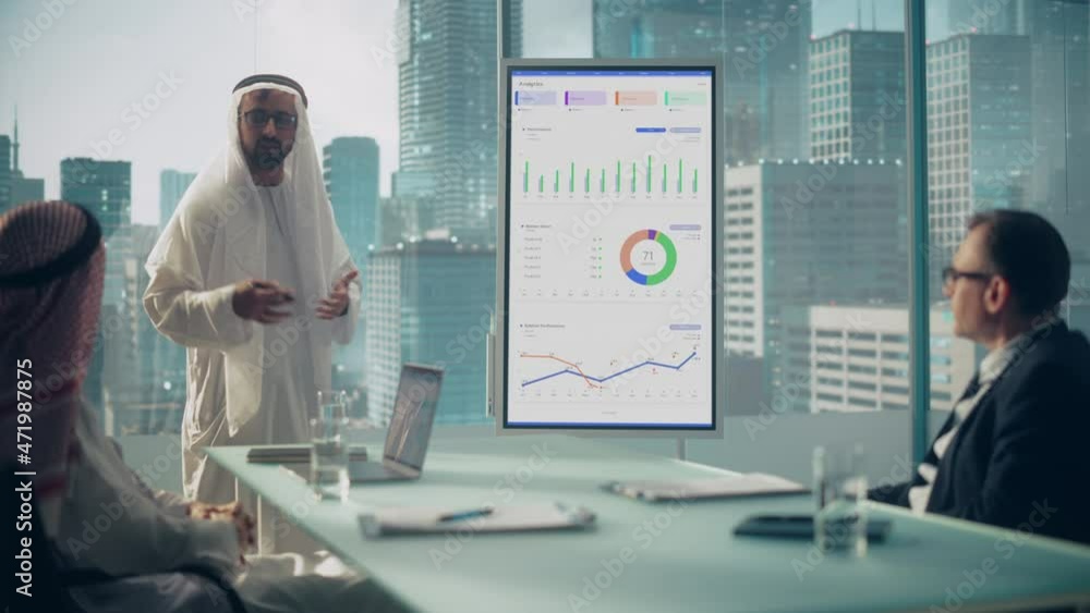 Emirati Businessman Holds Meeting Presentation for International ...