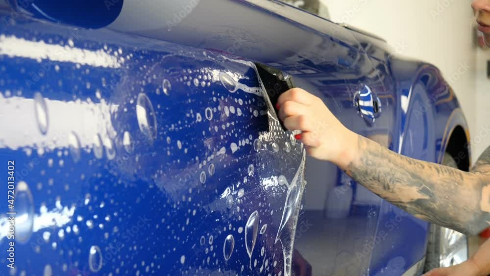 Video „Close up to PPF installation process on a front headlight and ...