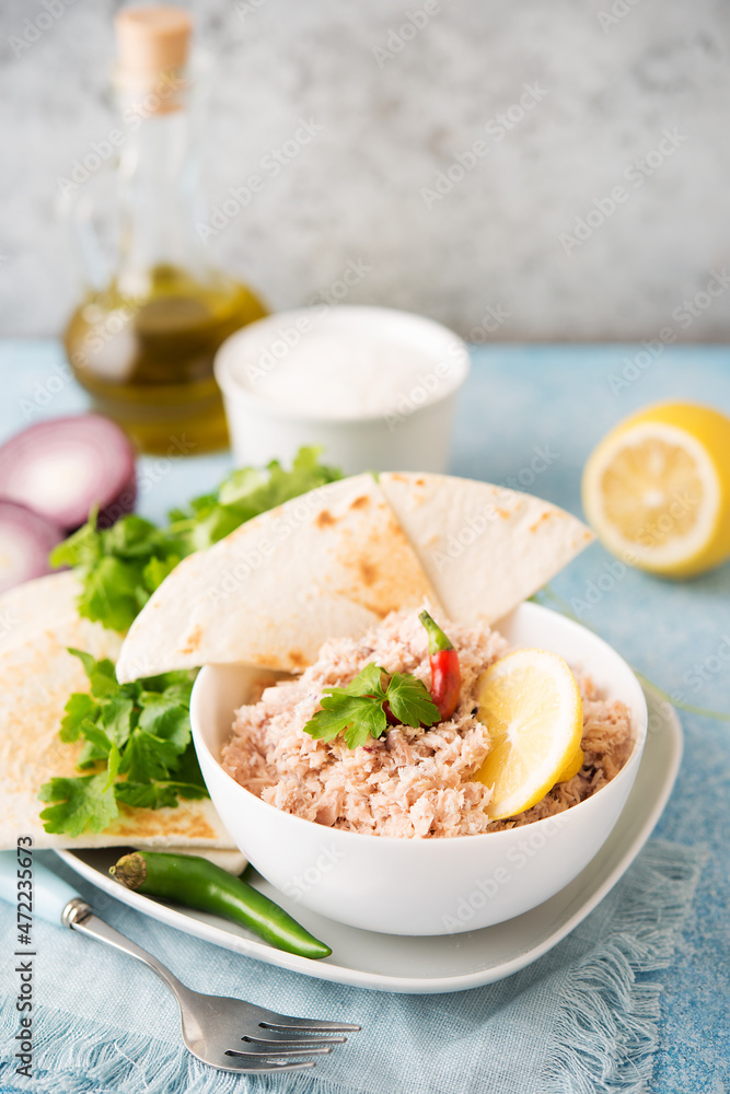 Mas Huni. Traditional Maldivian breakfast of tuna, coconut, onion and ...