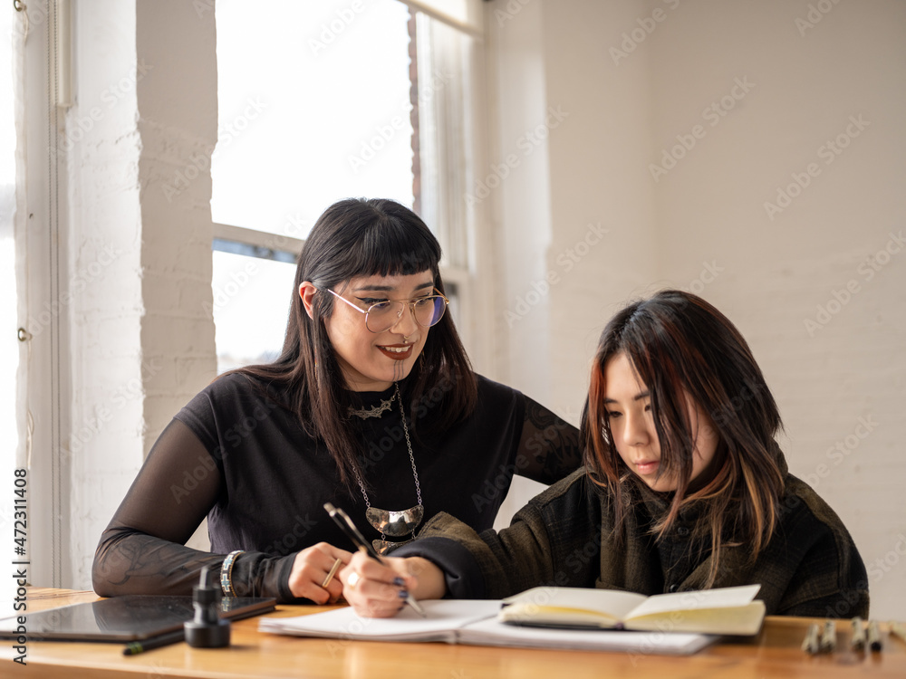 Non binary artist and non-binary student drawing indoors Stock Photo ...