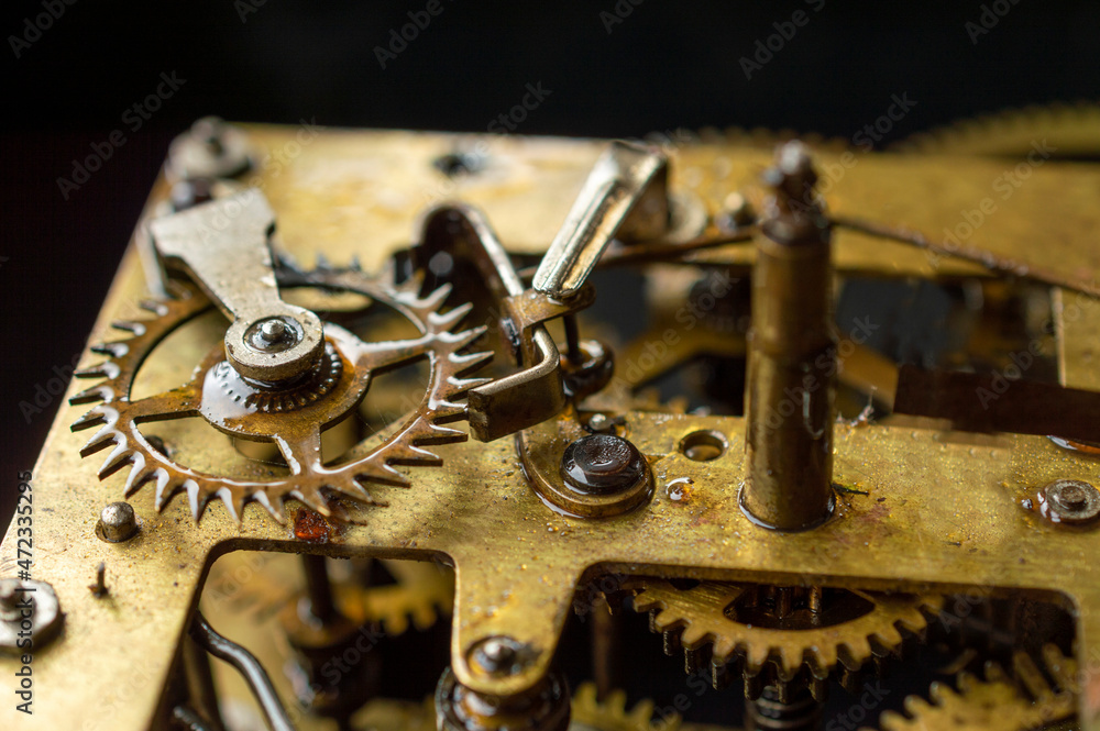Machine is an apparatus using mechanic power and having several parts ...