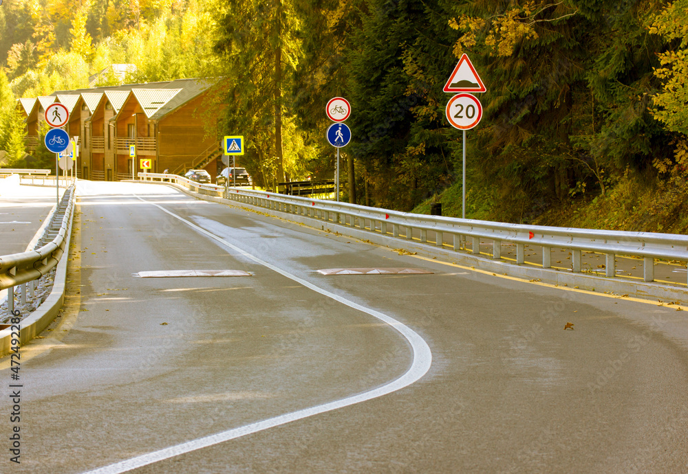 Foto de Asphalt road with white, yellow markings for safe driving. Road ...