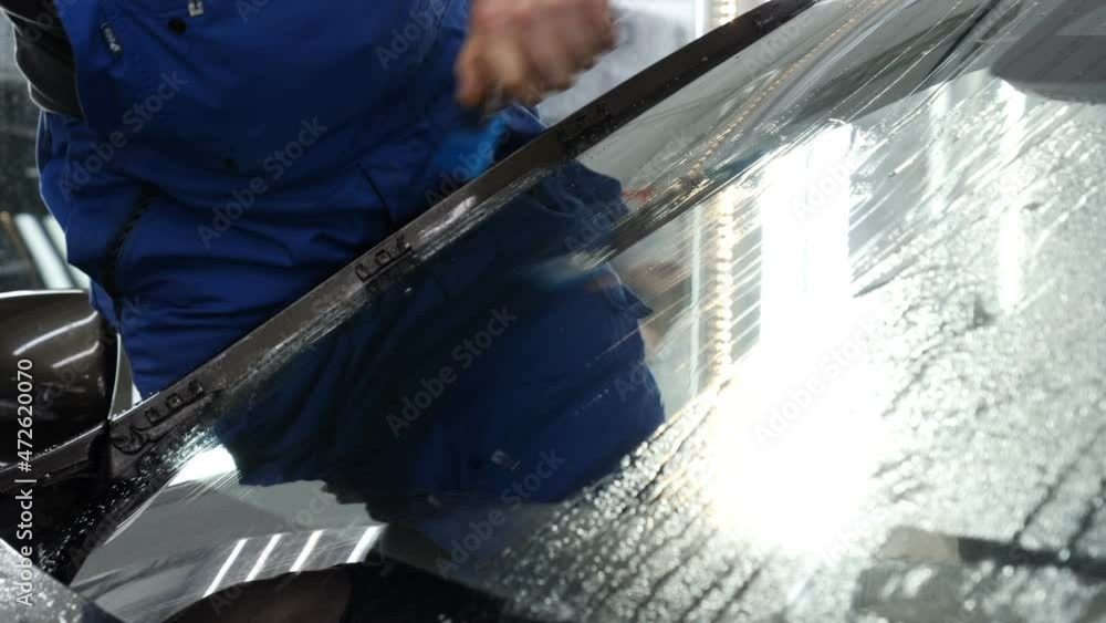 Video „Close up to PPF installation process on a front headlight and ...