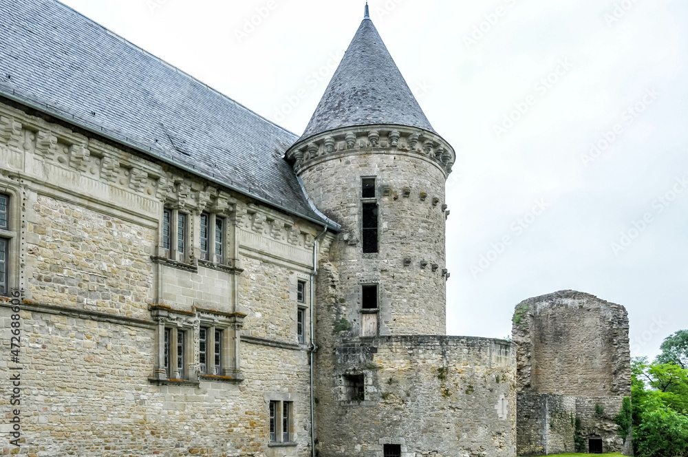 The Assier Castle (French Château d'Assier) is a french castle ruin in ...