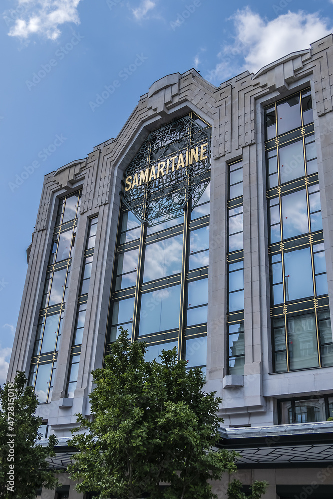 Famous building of La Samaritaine Department Store, founded in 1870 ...