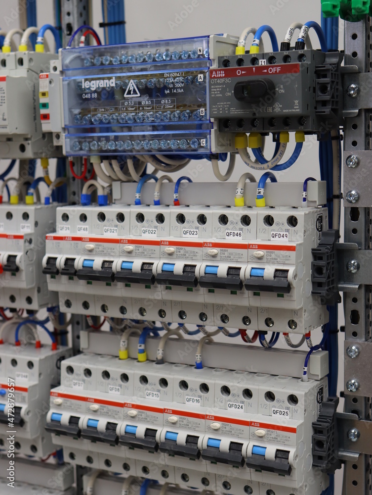 3-phase automatic protection of electric current.Legrand phase voltage ...