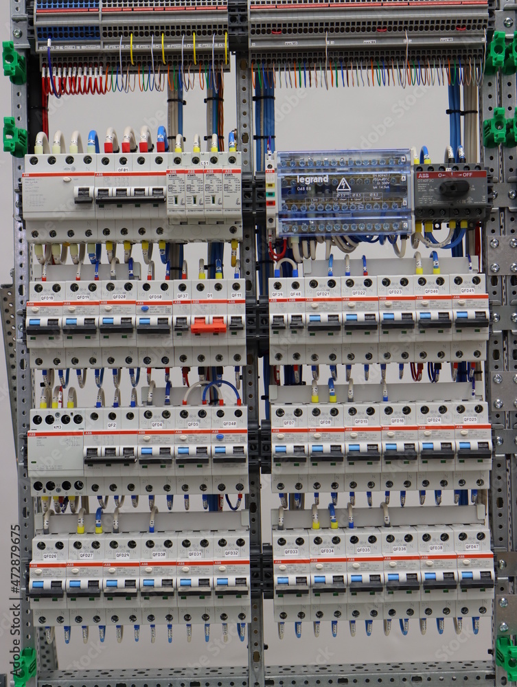 3-phase automatic protection of electric current.Legrand phase voltage ...