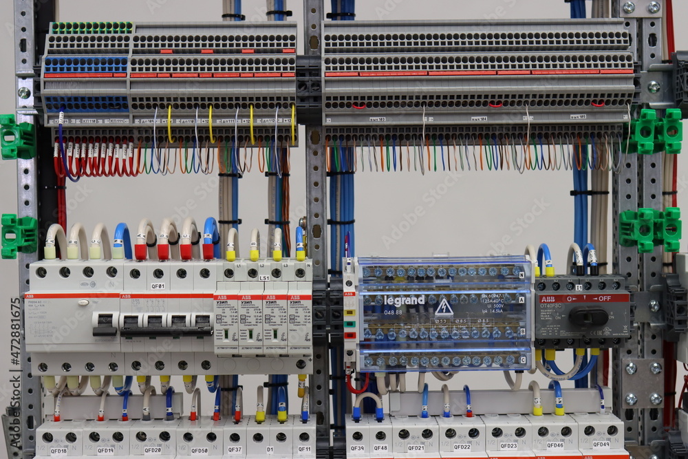 Multi-level colored electrical terminals.3-phase automatic protection ...