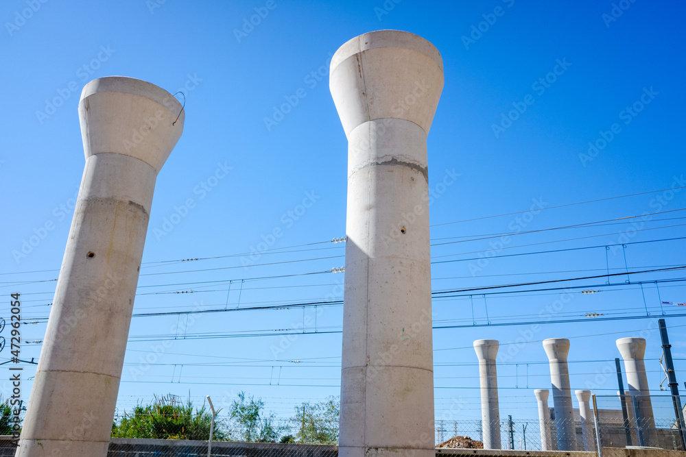 Concrete pillars for the renovation of a new bridge, necessary ...