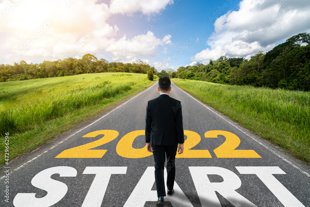 The 2022 New Year journey and future vision concept . Businessman ...