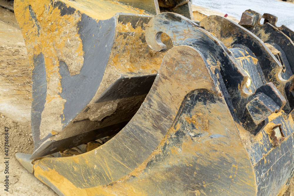 Gros plan sur des pelles de chantier pour le terrassement Stock Photo ...