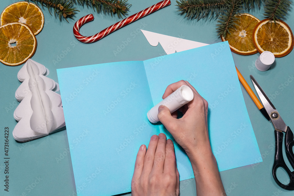 How to make origami volumetric card with Christmas tree from white ...