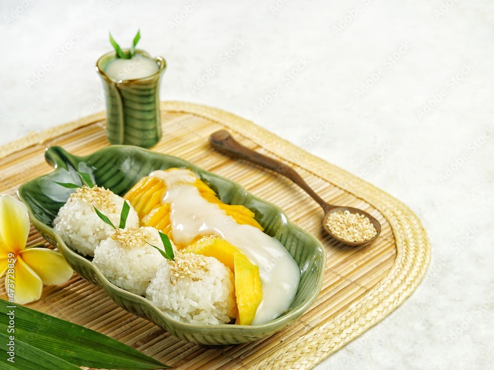 Foto de Mango sticky rice is a traditional Southeast Asian and South ...