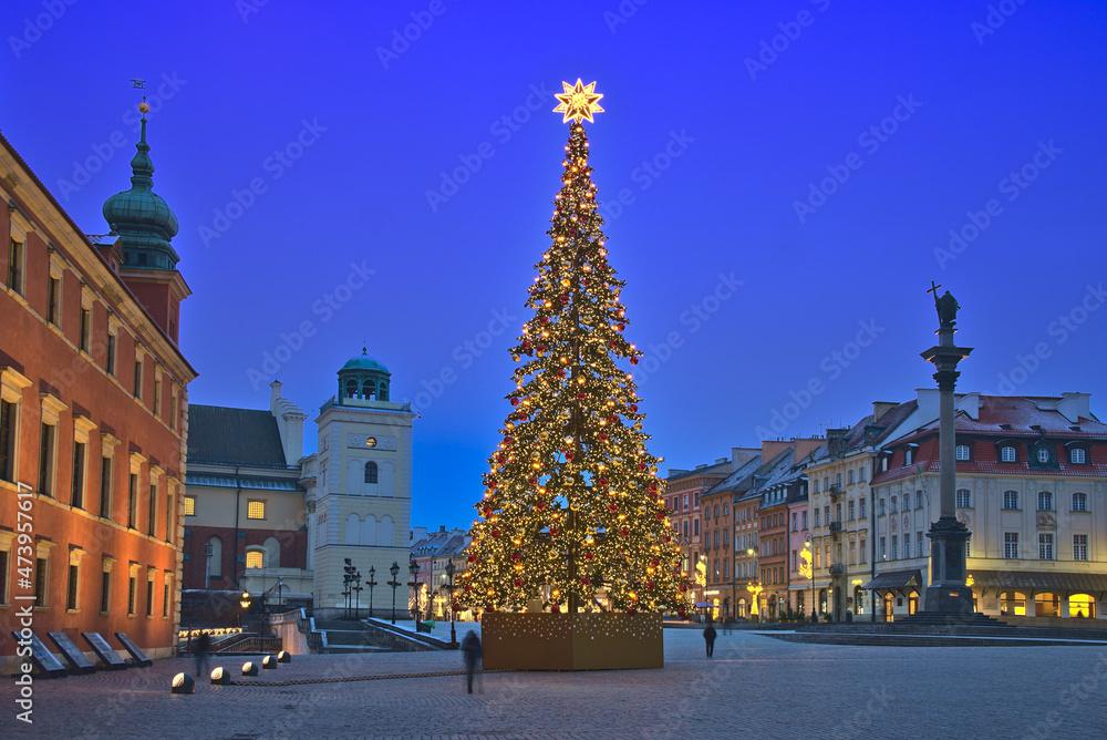 Christmas tree at daybreak in the Castle Square in Warsaw. Stock Photo ...