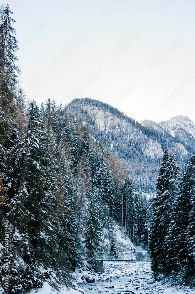 Scuol, Unterengadin, Inn, Fluss, Inntal, Bergstrasse, Bergtal ...
