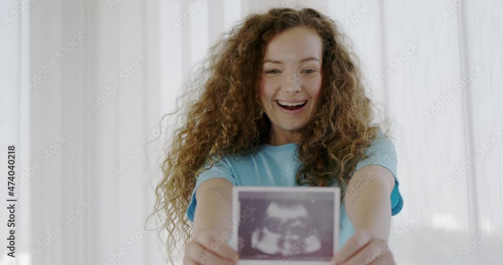 Happy smiling Pregnant mother holding ultrasound certificate of healthy ...