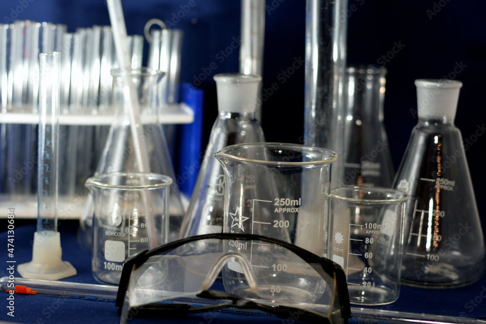 Set of laboratory glassware Chemical and biological science laboratory ...