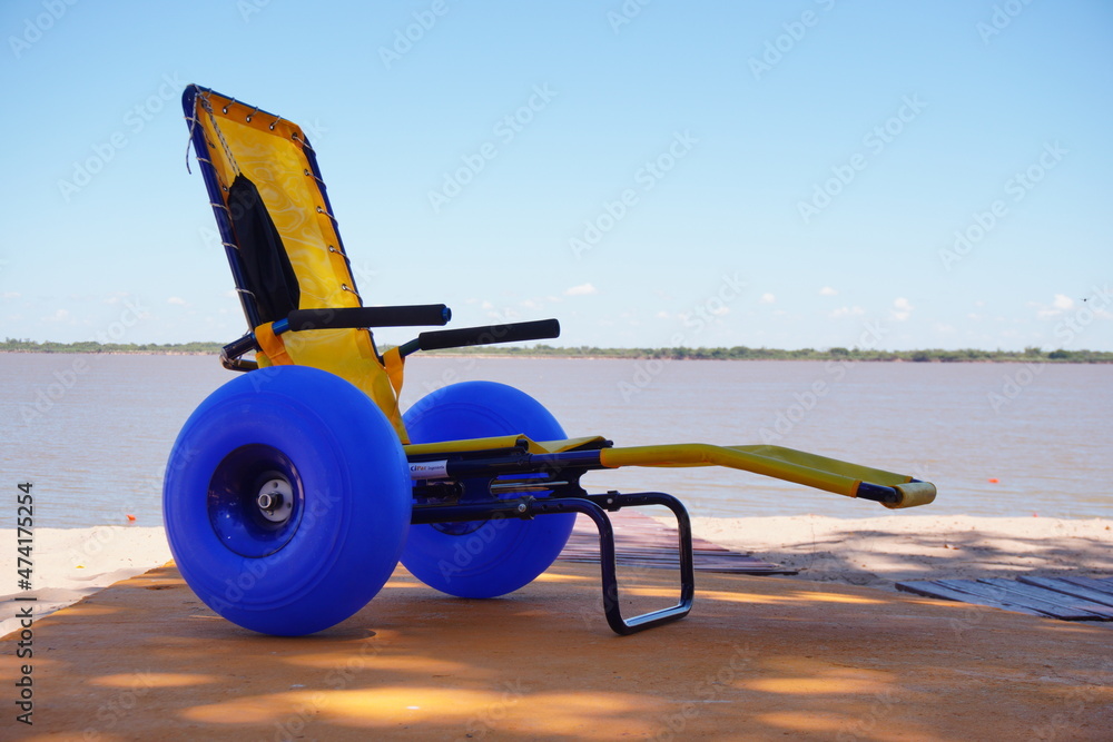 silla anfibia adaptada para discapacitados Stock Photo | Adobe Stock