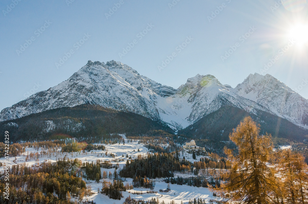 Scuol, Tarasp, Unterengadin, Bergdorf, Schloss, Fontana, Vulpera, Kirche, Wanderweg, Alpen ...