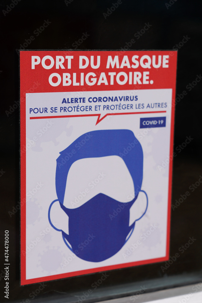 port du masque obligatoire text banner french sign on store entrance ...