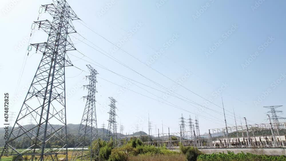 aerial view of transformer substation and high voltage tower vídeo de ...