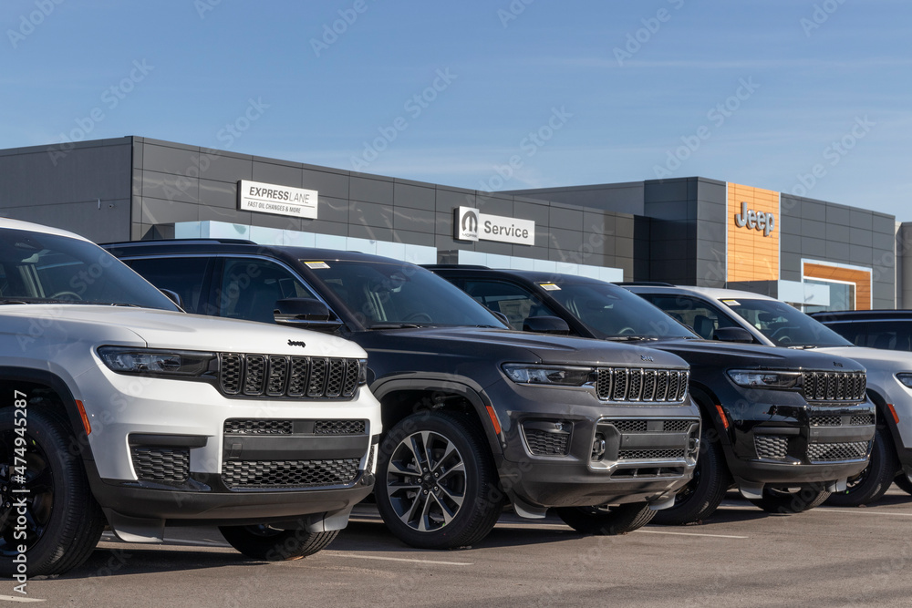 Jeep Grand Cherokee SUV display at a Stellantis Jeep dealership. The ...