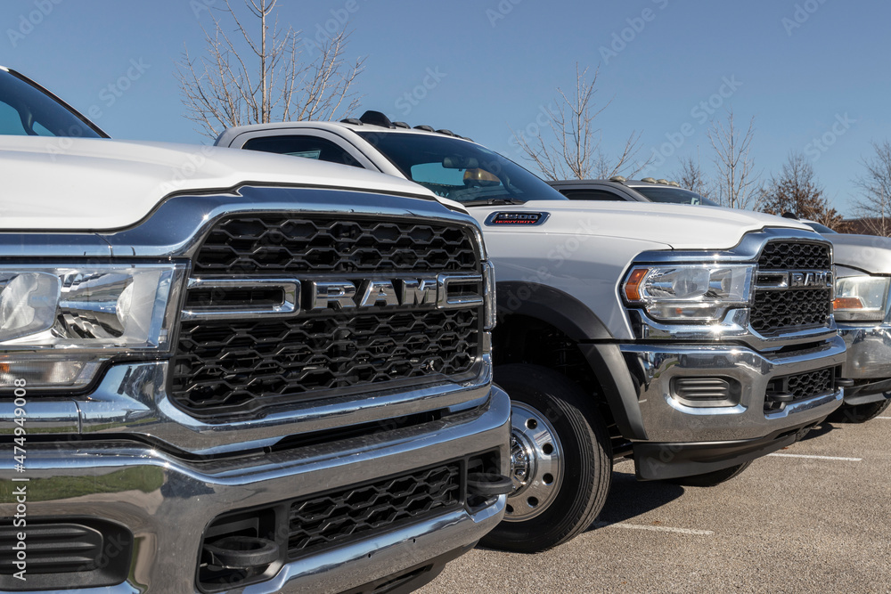 Foto de Ram 5500 Heavy Duty Chassis Cab on display at a Stellantis Ram ...