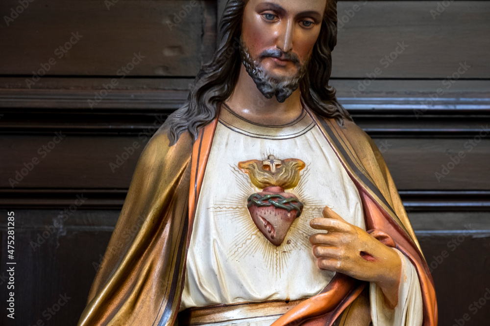 Foto de bleeding heart of Jesus do Stock | Adobe Stock