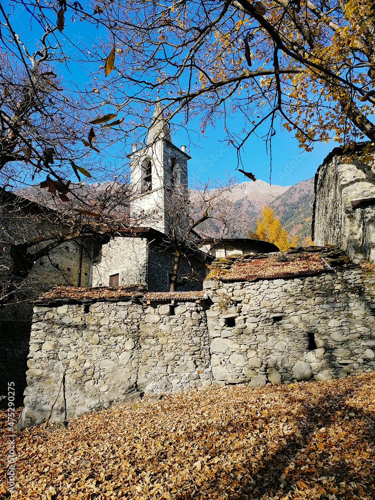 Chiesa di San Giovanni di Bioggio (691 m). Splendido esempio medioevale ...