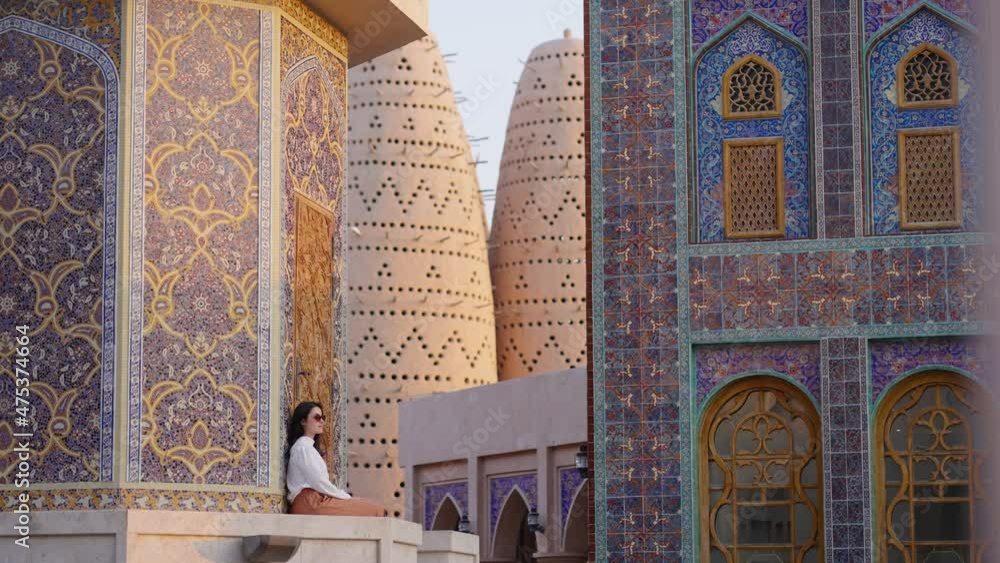 Vidéo Stock tourist woman sitted at Blue mosque of Katara village made ...