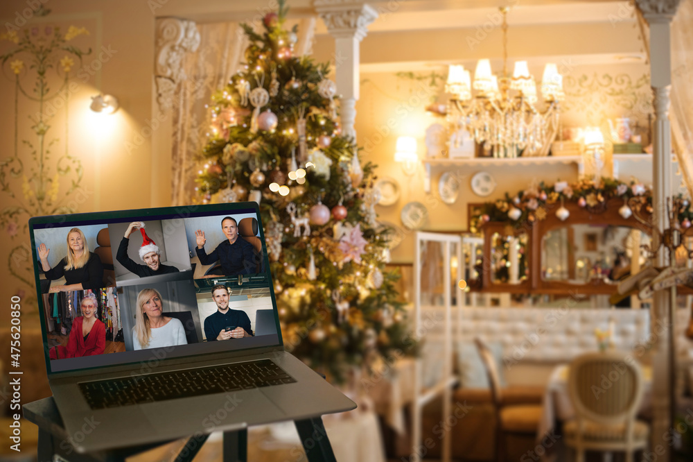 Virtual Christmas tree meeting team teleworking. Family video call ...
