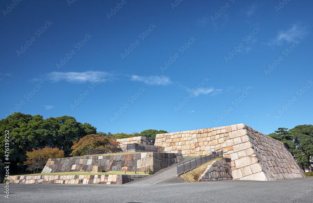 The stone wall of the old Edo castle in the Tokyo Imperial Palac Stock ...