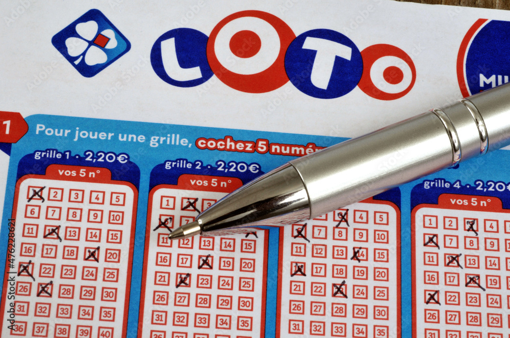 Grilles de Loto de la Française des jeux remplies avec un stylo Stock ...