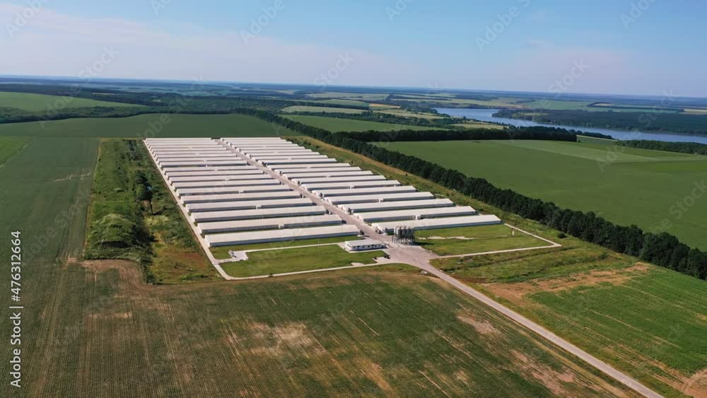 Vidéo Stock New modern farming complex located in the fields. White ...