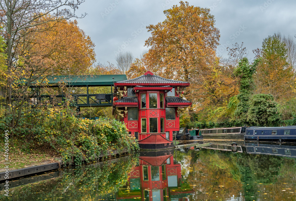 Red floating Chinese restaurant at the Regent's Canal in Camden. Stock ...