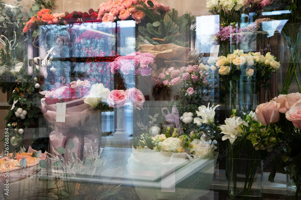 shop window selling flowers for valentine's day Stock-Foto | Adobe Stock