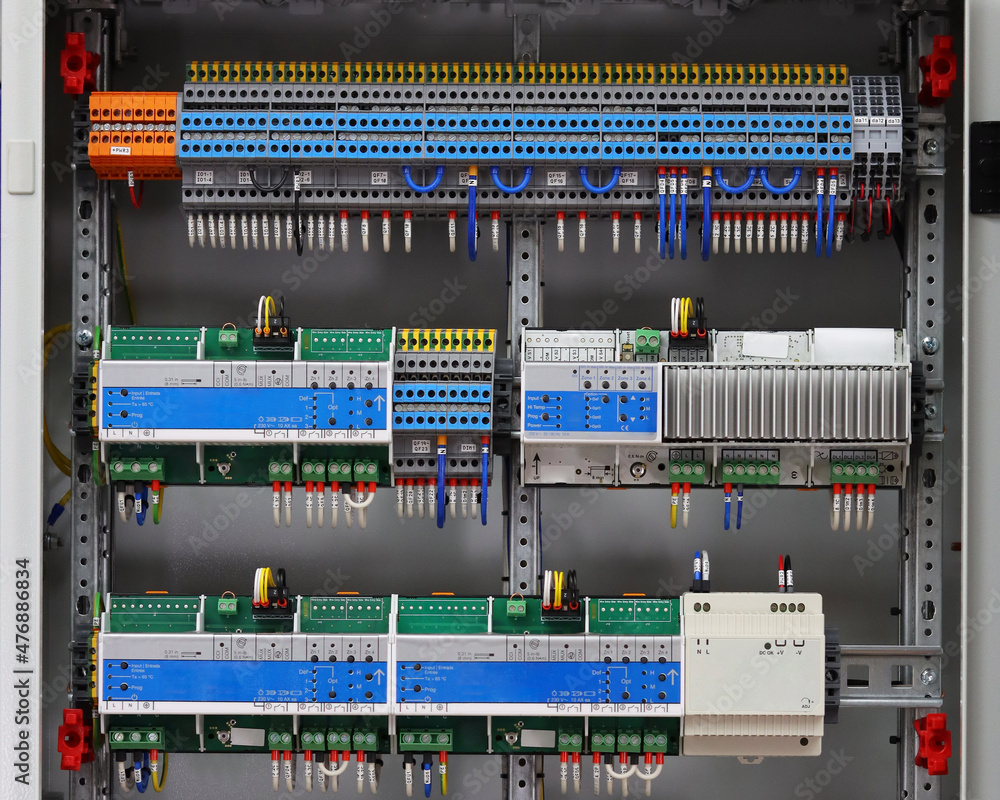 Electrical terminals for connecting loads, relay control units for ...