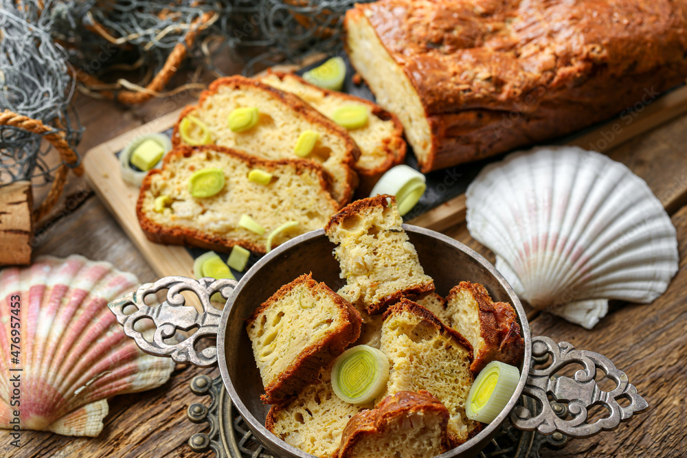cake aux noix de saint-jacques et poireaux foto de Stock | Adobe Stock