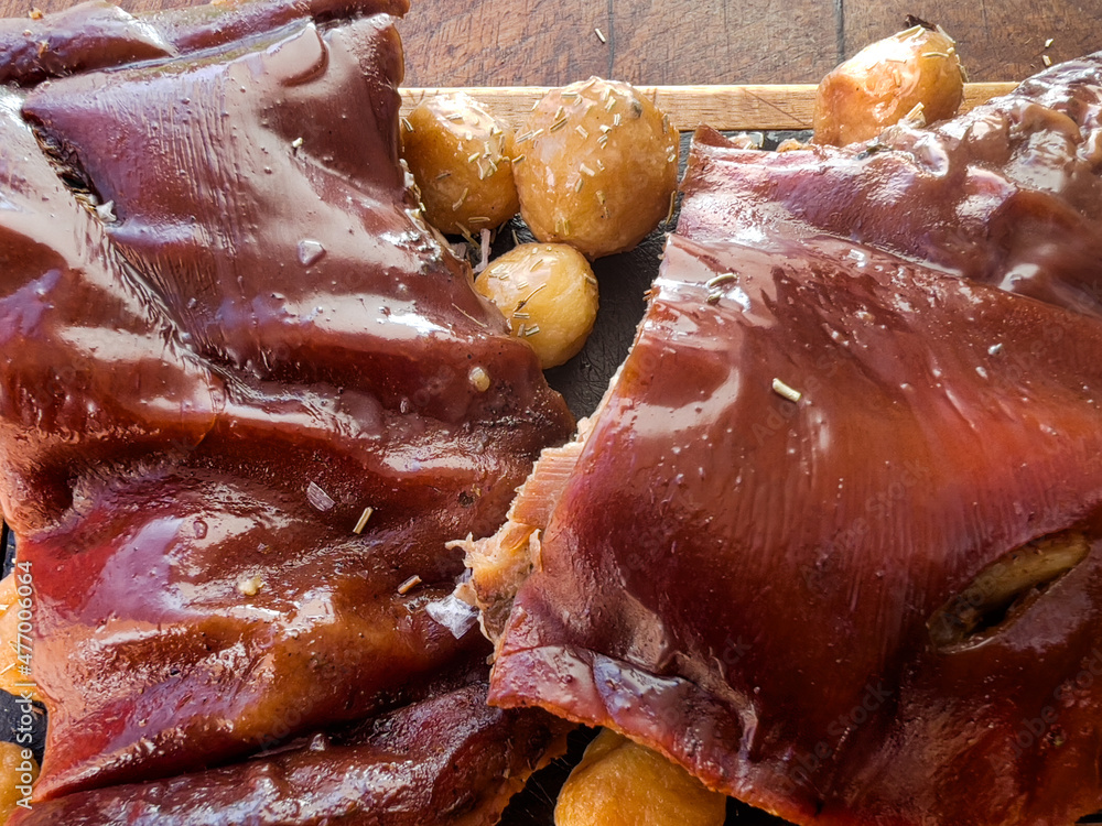 Lechona - Porcelleta negra mallorquina: Roasted pork meat with crispy ...